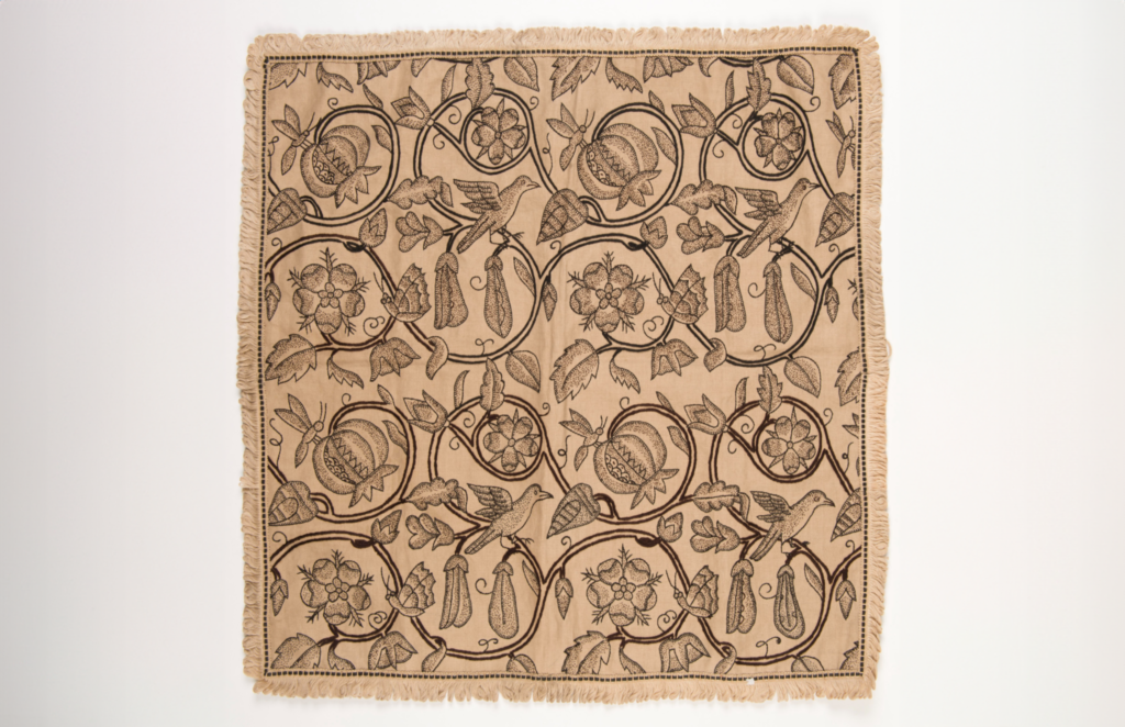 SS25ONL08 Tudor Rose Inspired by Hampton Court Palace home to the RSN ...
